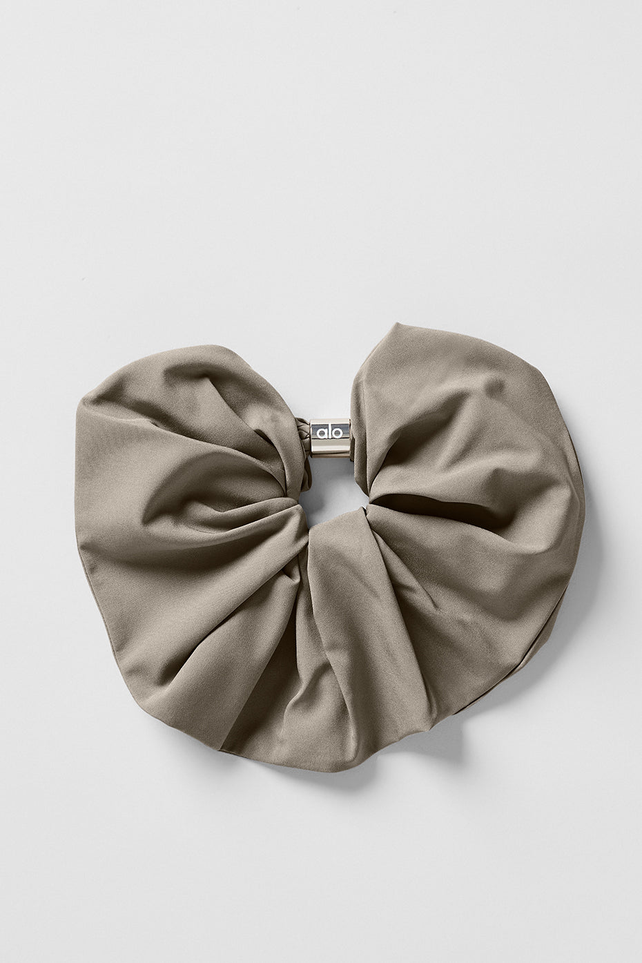 Bead It Oversized Scrunchie - Light Cocoa – Alo Yoga Mexico