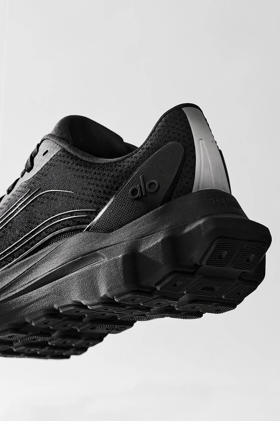 Alo Runner - Black/Black – Alo Yoga Mexico