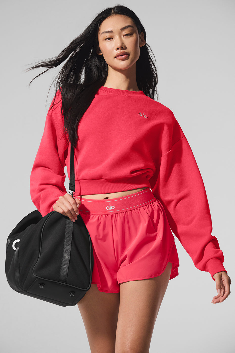 Cropped Accolade Crewneck - Candy Red – Alo Yoga Mexico