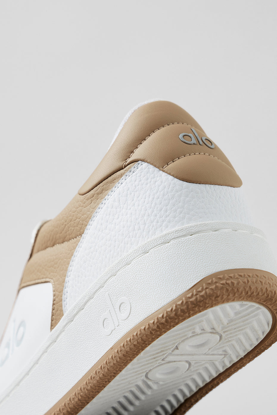 Alo Recovery Mode Sneaker - Gravel/White – Alo Yoga Mexico